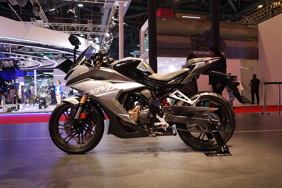 Hero Karizma XMR Combat Edition Price, Images, Mileage, Specs & Features