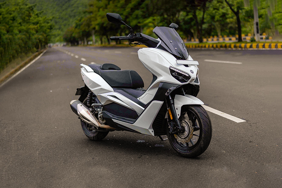 Keeway Vieste 300 Matte White On road Price, Specifications, Weight, Range