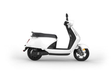 RunR HS Electric Price, 100km Range, Charging Time Images, colours ...