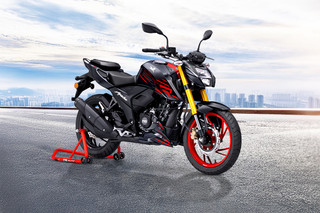 टीवीएस 2024 Apache RTR 160 vs टीवीएस 2025 Apache RTR 200 4V - जानें कौन ...