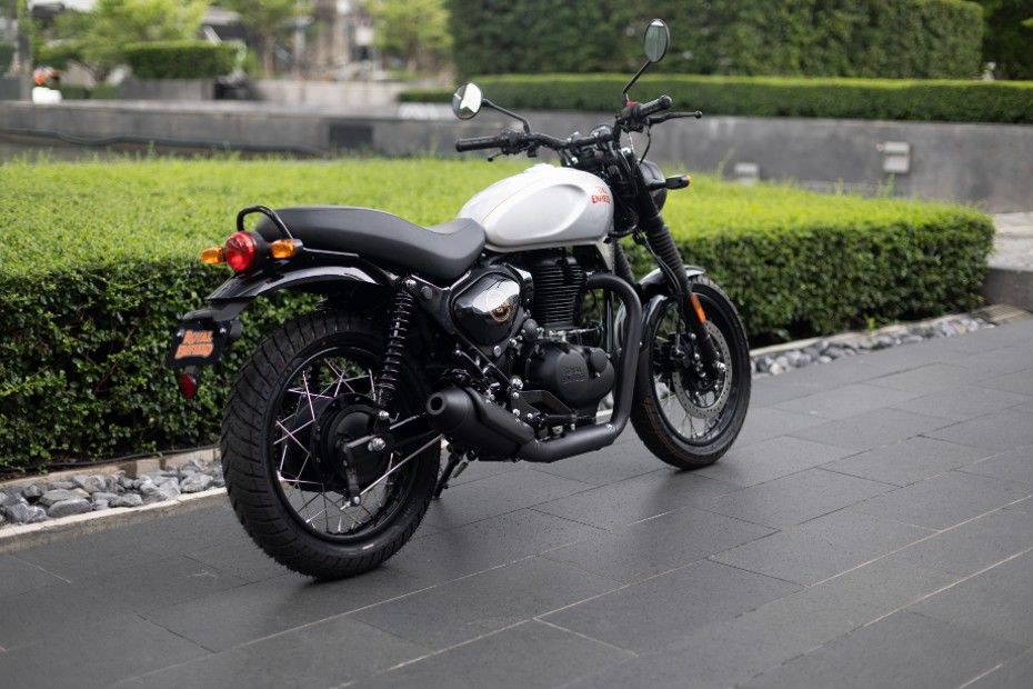 Here’s A Detailed Look At Royal Enfield Hunter 350’s Retro Variant ...