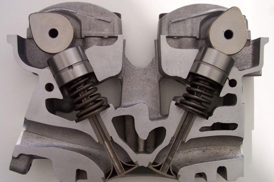 Four Valves Vs Two Valves: Differences Explained | BikeDekho