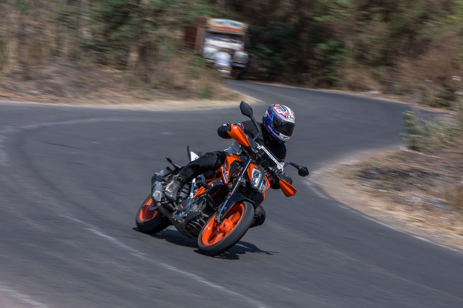 BS6 KTM 390 Duke vs BS4 KTM 390 Duke: Which One To Buy? | BikeDekho