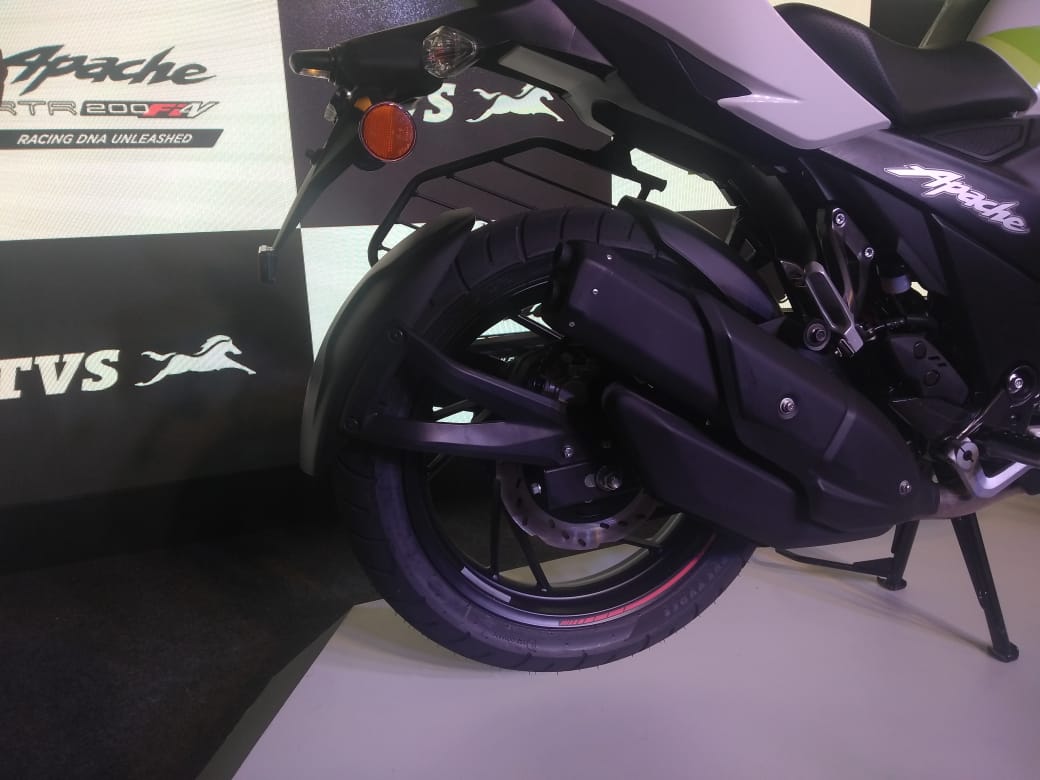 TVS Apache RTR 200 Fi E100: Photo Gallery | BikeDekho