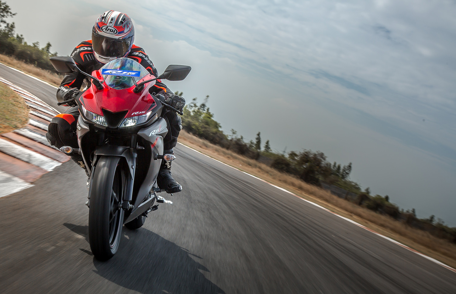 Yamaha R15 V3.0 Roundup: Price, Review, Rivals & More | BikeDekho
