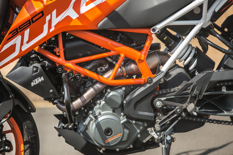 Monoshock Vs Twin Shock Absorbers: Differences Explained | BikeDekho