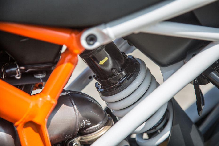 Monoshock Vs Twin Shock Absorbers: Differences Explained | BikeDekho