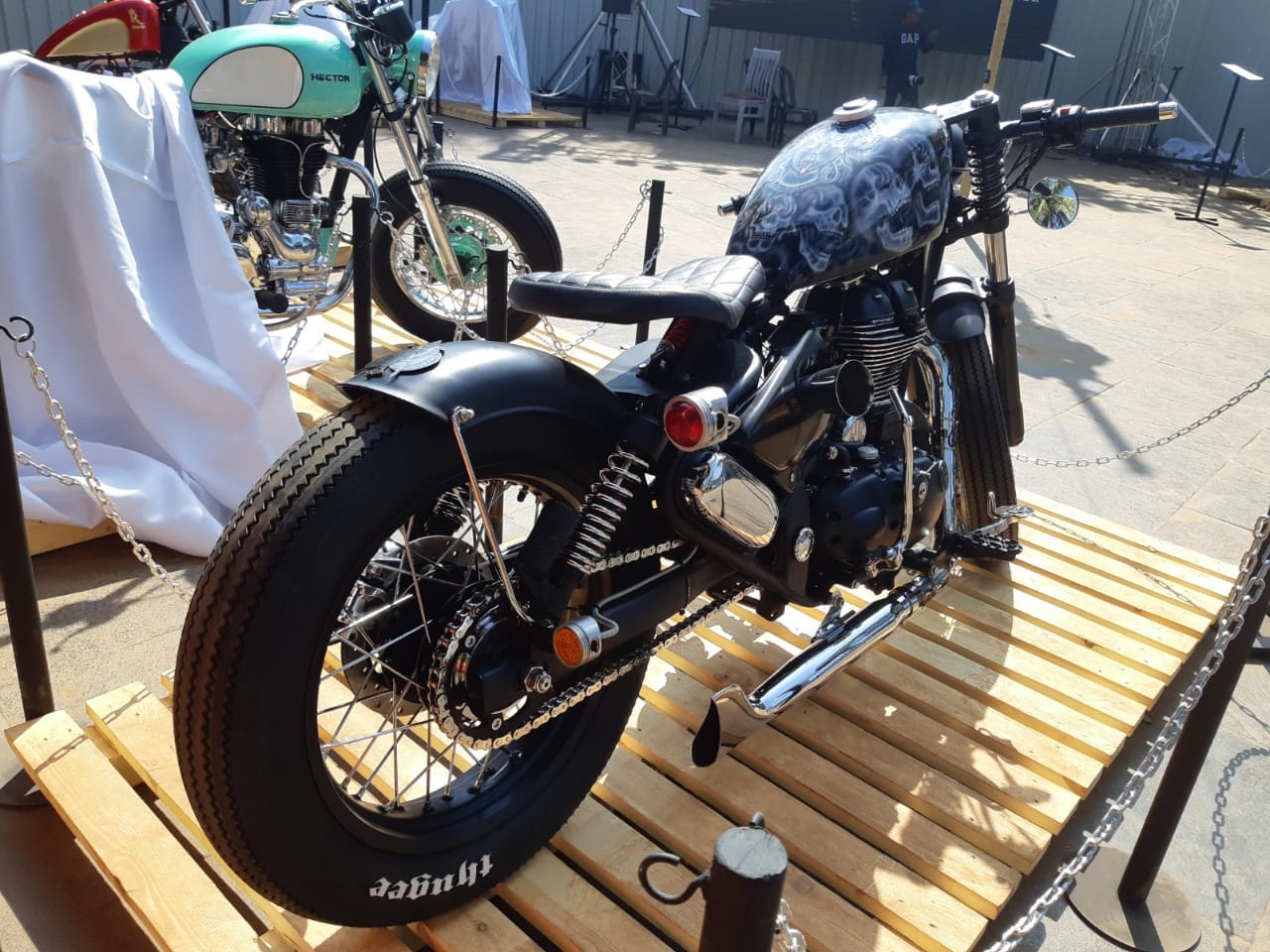 Royal Enfield Thunderbird 500 Bobber Mod By Acclaimed Customs | BikeDekho