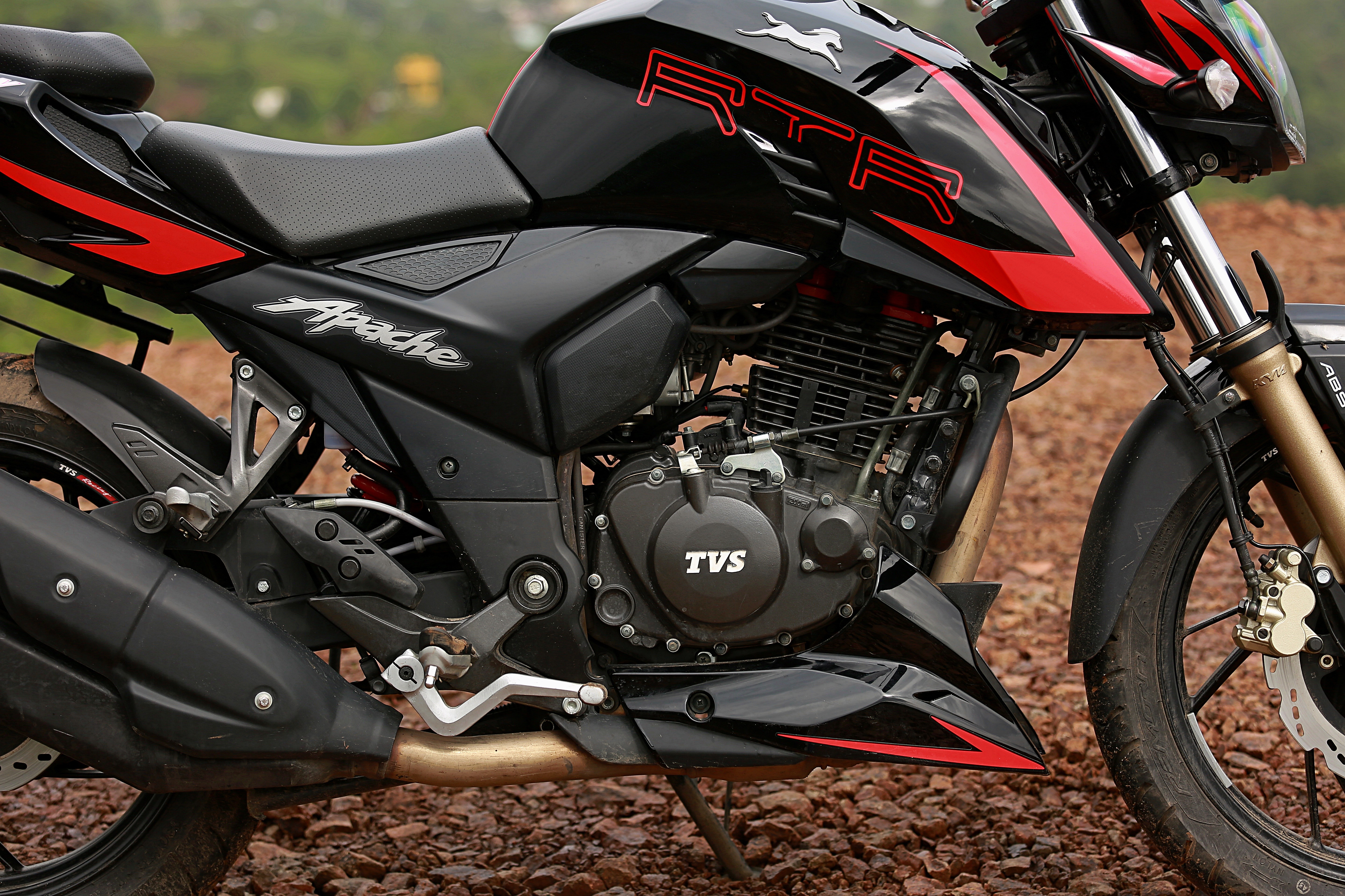 TVS Apache RTR 200 4V BS6 vs Apache RTR 200 4V BS4: Image Comparison ...
