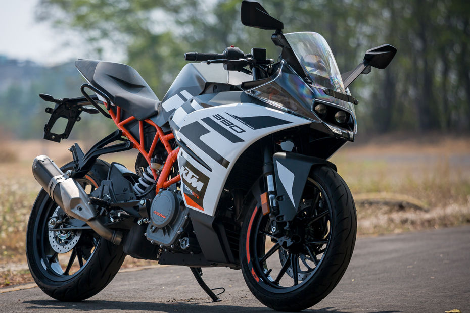 Honda CBR400R vs KTM RC 390: Image Comparison | BikeDekho