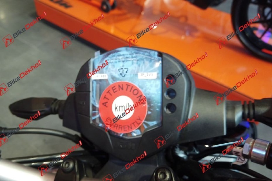 2021 Honda CB125R vs KTM 125 Duke: Image Comparison | BikeDekho