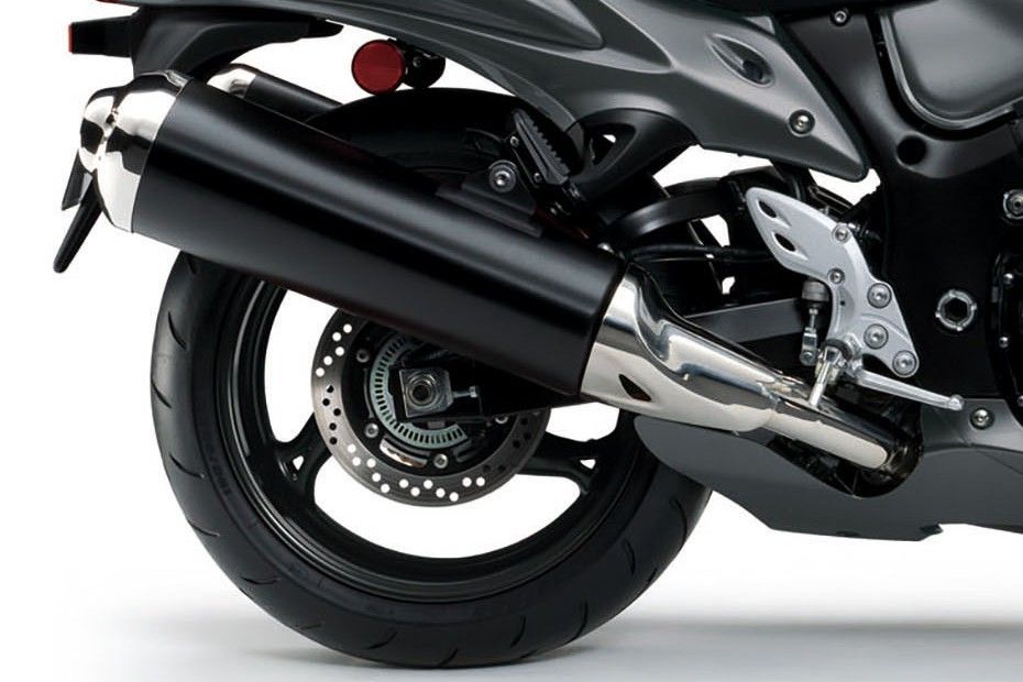 Suzuki Hayabusa Old vs New: Photo Gallery | BikeDekho