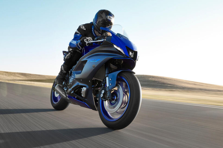 2021 Yamaha YZF-R7 VS Kawasaki Ninja 650: Image Comparison | BikeDekho