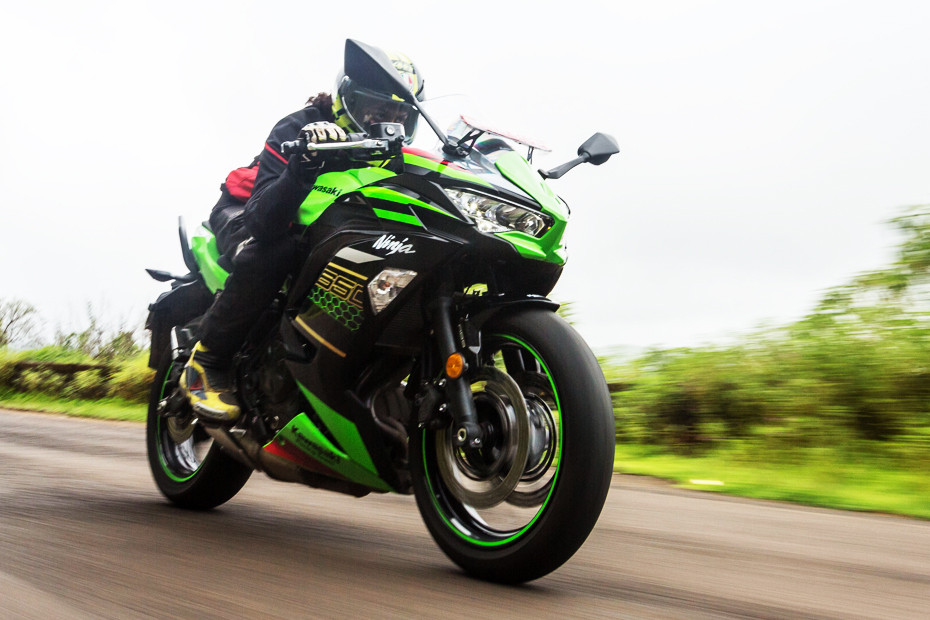 2021 Yamaha YZF-R7 VS Kawasaki Ninja 650: Image Comparison | BikeDekho