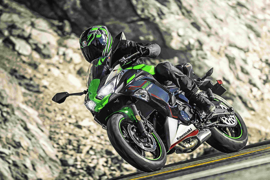 2021 Yamaha YZF-R7 VS Kawasaki Ninja 650: Image Comparison | BikeDekho