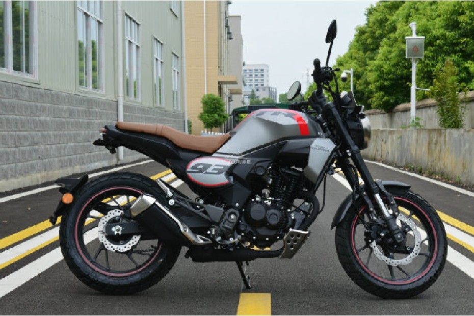 Honda CBF190TR Special Edition vs Honda Hornet 2.0 Repsol Edition: Photo Comparison | BikeDekho