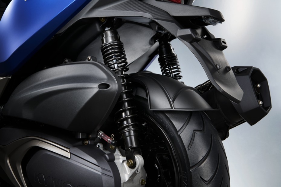 Kymco Xciting S400 vs. BMW C400 GT: Photo Comparison | BikeDekho