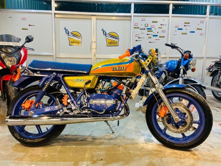 Meet The Captain Cool’s Custom Yamaha RD350 | BikeDekho