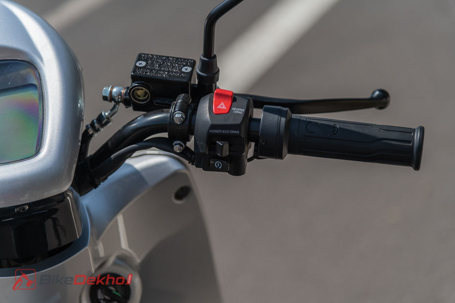 Bounce Infinity E1 Road Test Review: Photo Gallery | BikeDekho