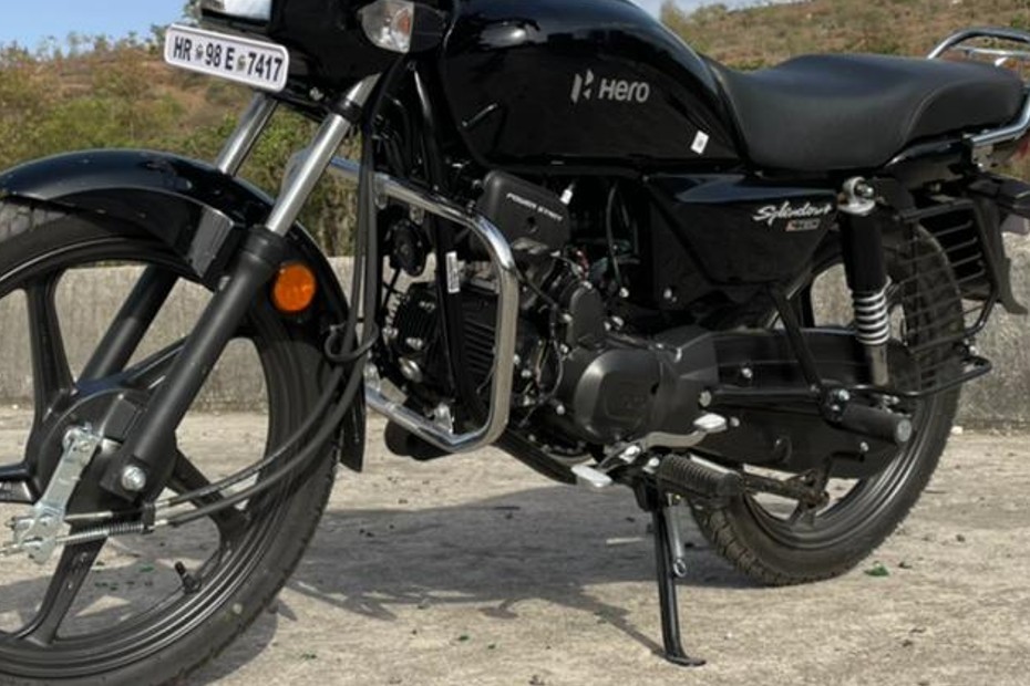 Hero Splendor Plus Xtec vs TVS Radeon: Image Comparison | BikeDekho