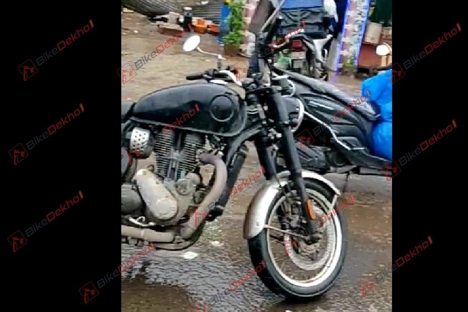 EXCLUSIVE: BSA Gold Star Spotted Testing In India | BikeDekho