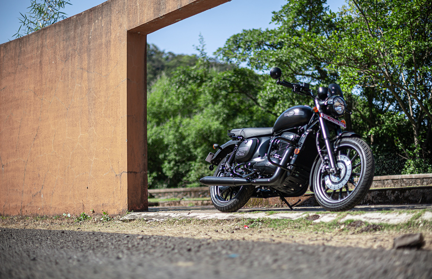 Royal Enfield Hunter 350 vs Jawa 42 2.1: Photo Comparison | BikeDekho