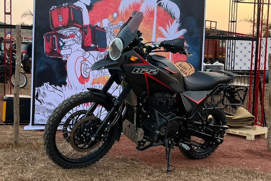 Modified Royal Enfield Himalayan 822 vs Stock Himalayan: Image ...