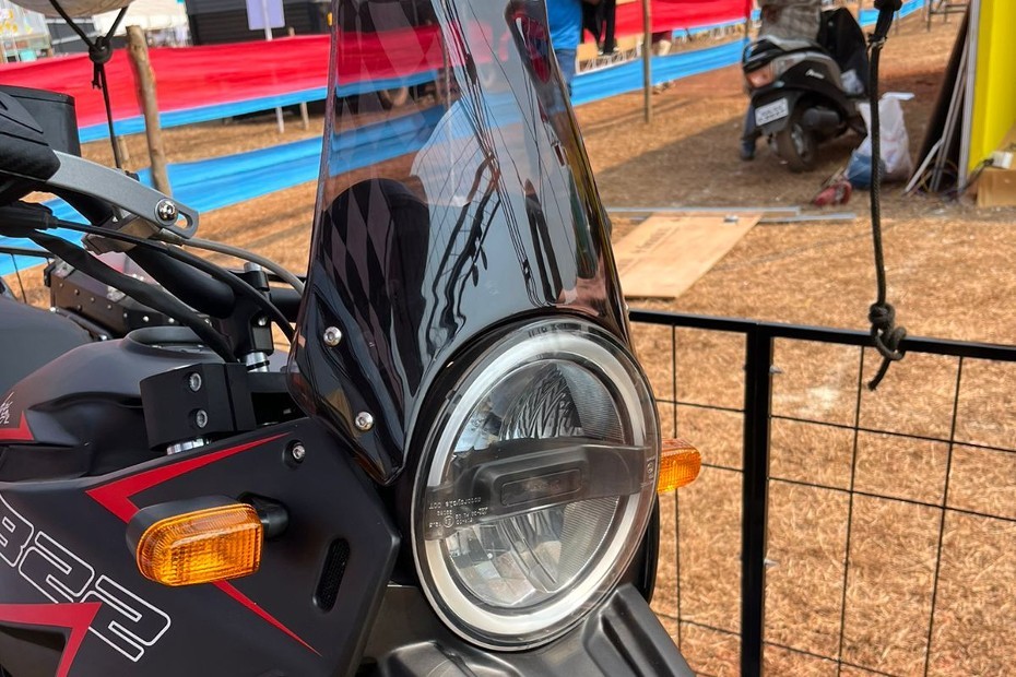 Modified Royal Enfield Himalayan 822 vs Stock Himalayan: Image ...