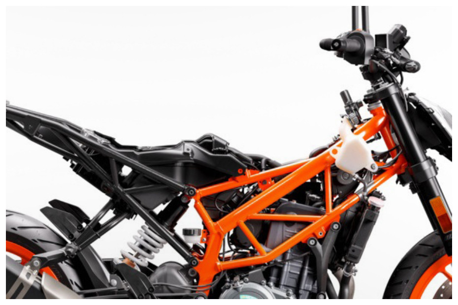 KTM 125 Duke vs Lexmoto RSS 125 Street: Compared In 10 Pics | BikeDekho