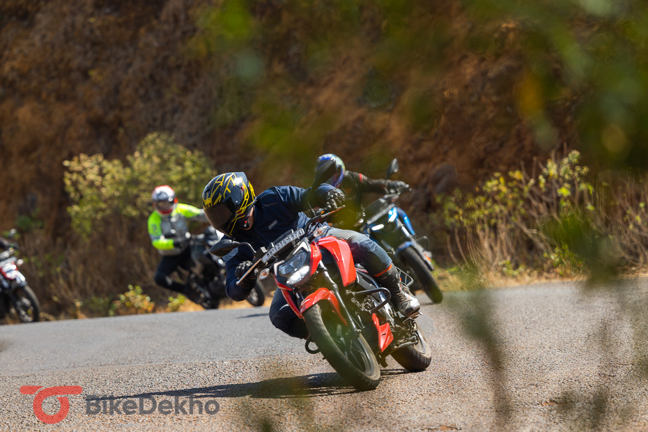 160cc Bikes Comparison: Acceleration & Braking Explained | BikeDekho
