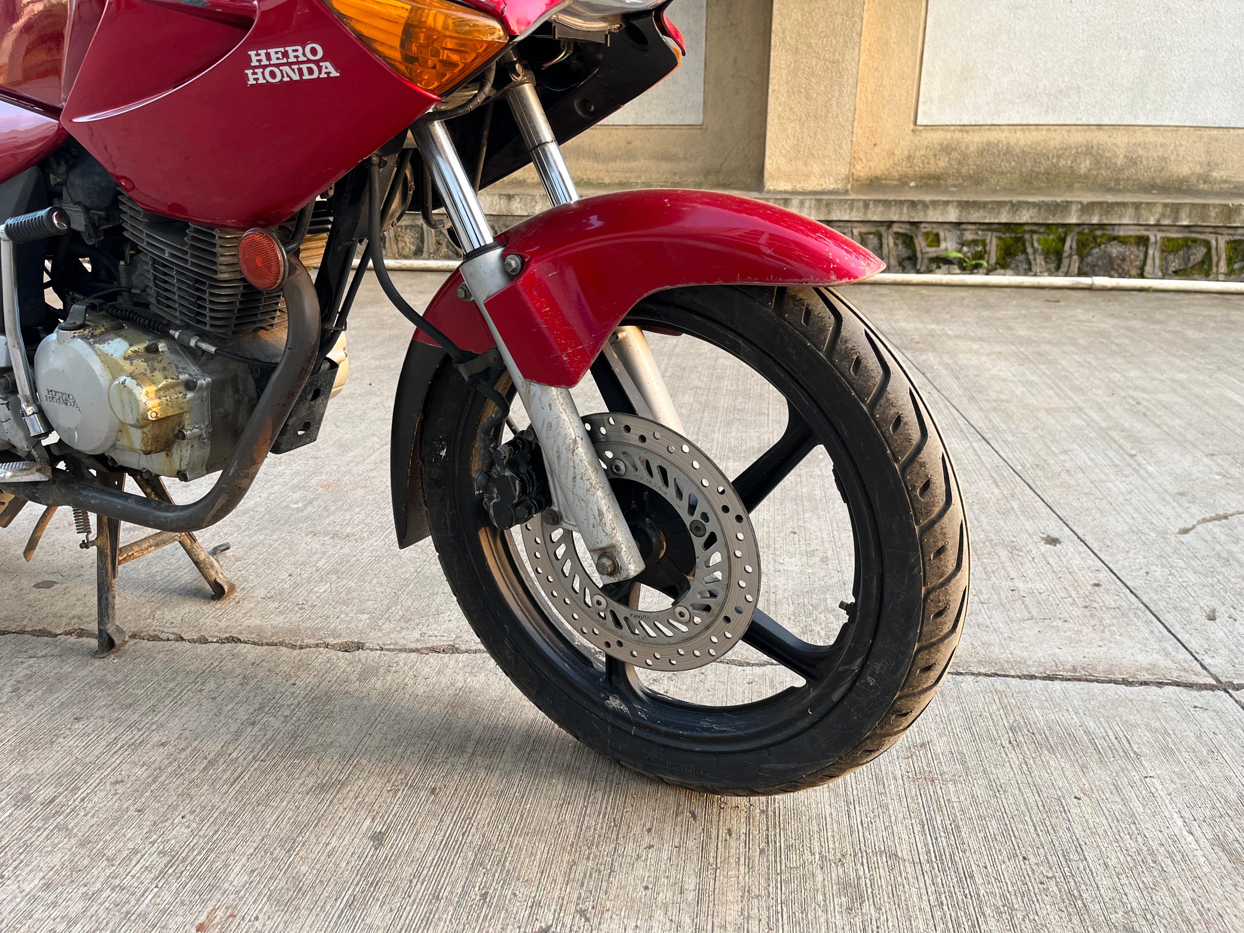 Hero Karizma XMR vs Hero Honda Karizma Old model: Differences Explained ...