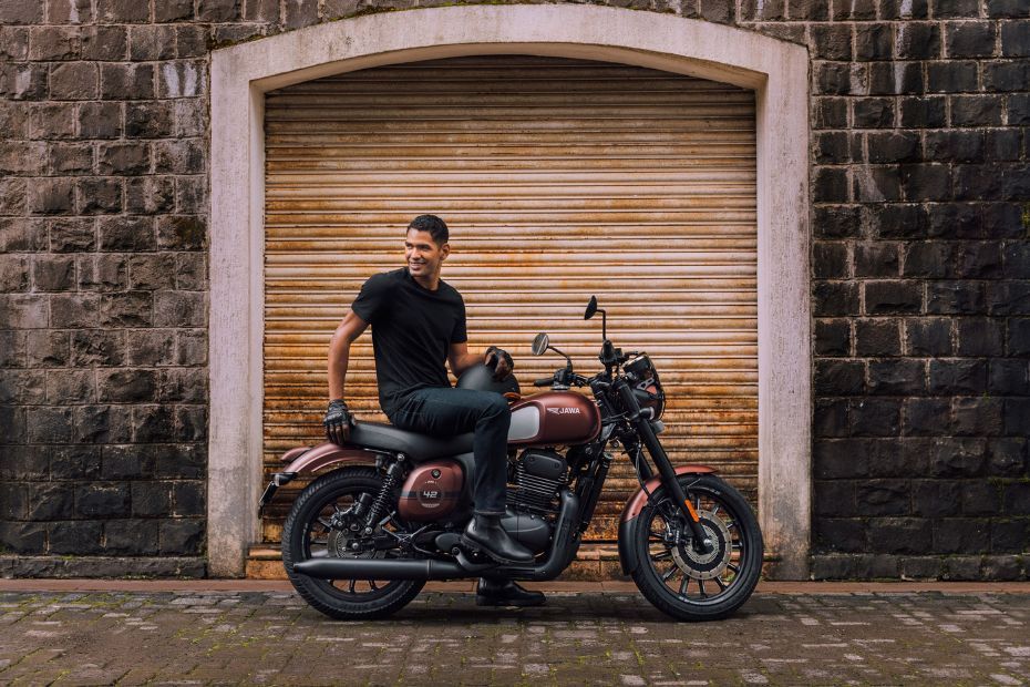 BREAKING: Updated Yezdi Roadster & Jawa 42 Dual Tone Launched! | BikeDekho