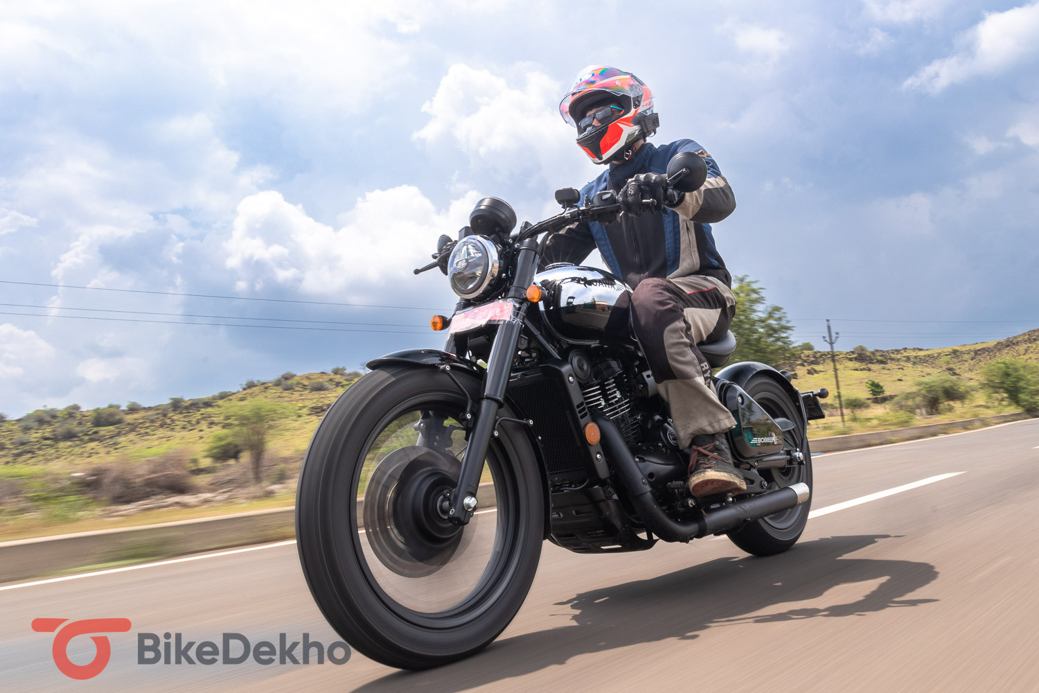 Jawa 42 Bobber Black Mirror Review: 4 Likes And 3 Dislikes | BikeDekho