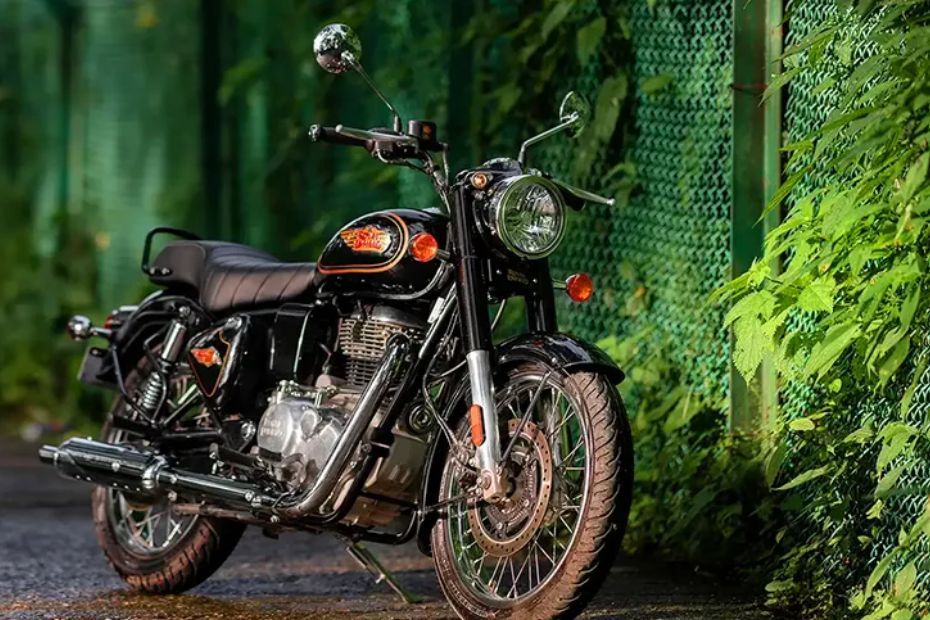 Honda CB350 vs Royal Enfield Bullet 350 Image Comparison | BikeDekho