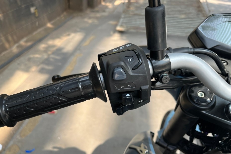 Bajaj Pulsar N150 & N160 With Digital Console Launched | BikeDekho