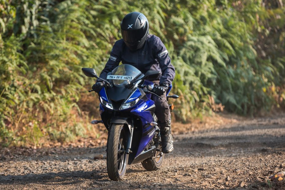 Yamaha R15 S vs R15 V4: Differences Explained | BikeDekho