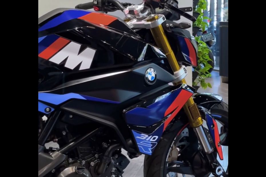 Custom BMW G 310 R Modified With BMW M 1000R Livery At BMW Motorrad ...