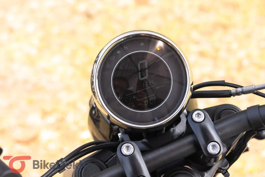 2024 Jawa Perak Vs Jawa 42 Bobber: Image Comparison | BikeDekho