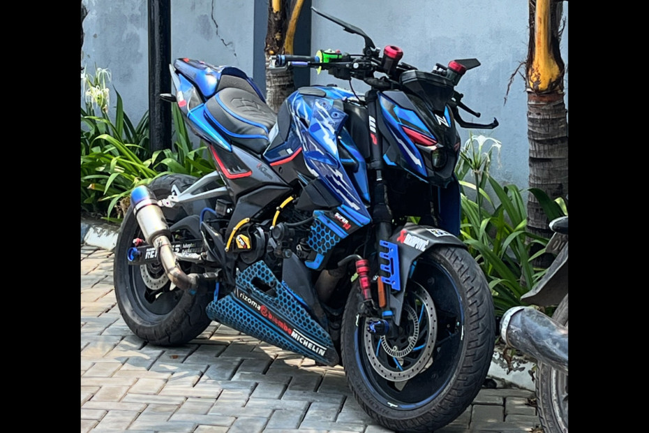 This Custom Bajaj Pulsar N160 Costs Almost As Much A Triumph Speed 400 | BikeDekho