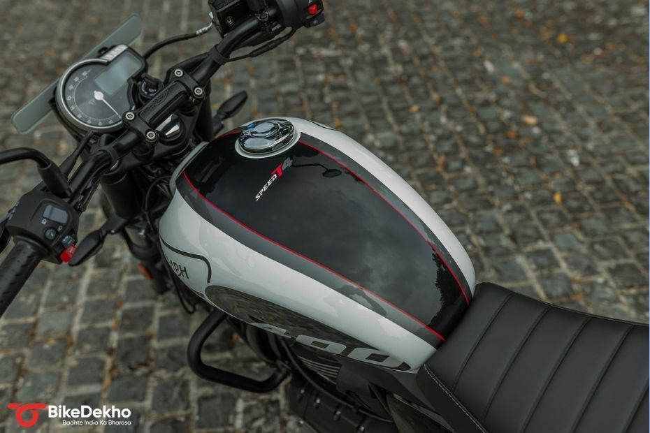 Triumph Speed T4 First Ride Review - A Speed 400 for the city | BikeDekho