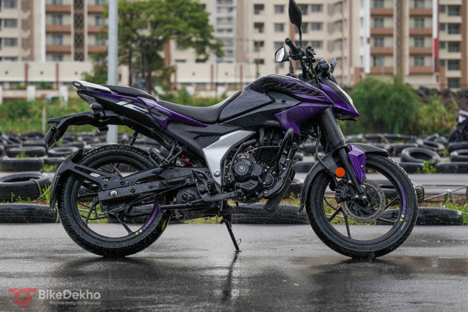 Bajaj Pulsar N125 vs TVS Raider 125: Image Comparison | BikeDekho