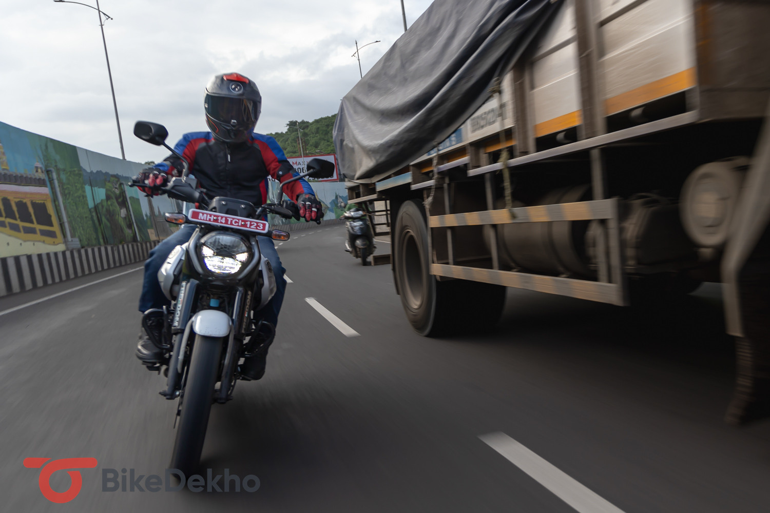 Hero Splendor Plus XTEC 2.0 vs Bajaj Freedom 125 CNG Bike: Comparison ...