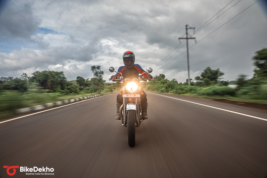 Halogen Lights vs LED Lights, Which Works Best on Two-wheelers? | BikeDekho