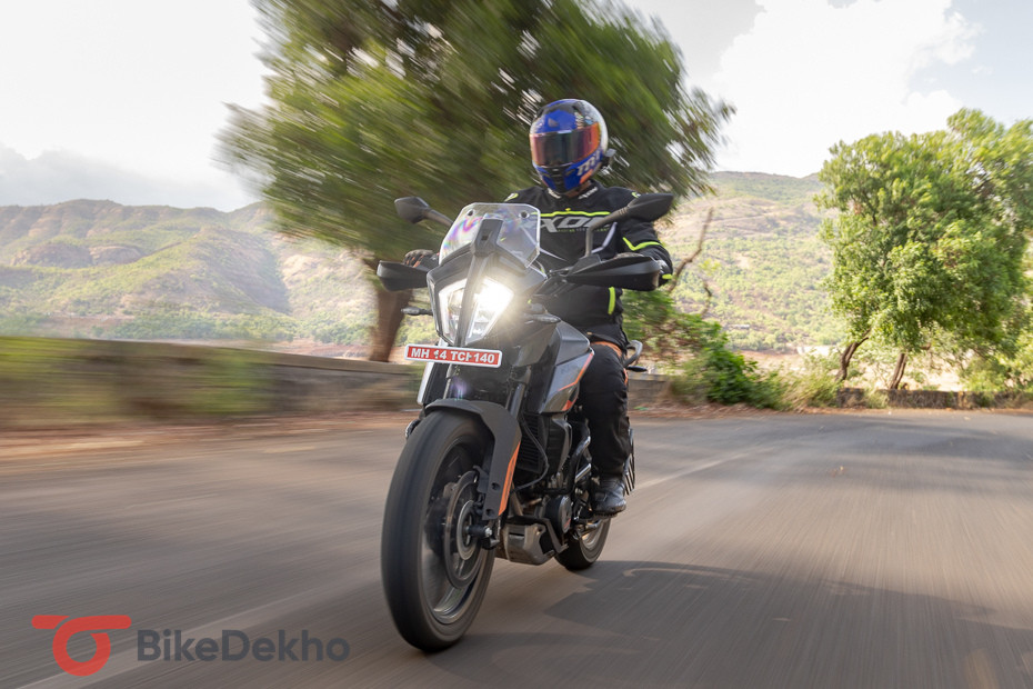 Halogen Lights vs LED Lights, Which Works Best on Two-wheelers? | BikeDekho