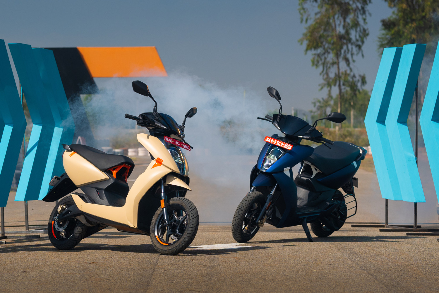 2025 Ather 450 Takes On Track Attack Challenge Against A Petrol Powered ...