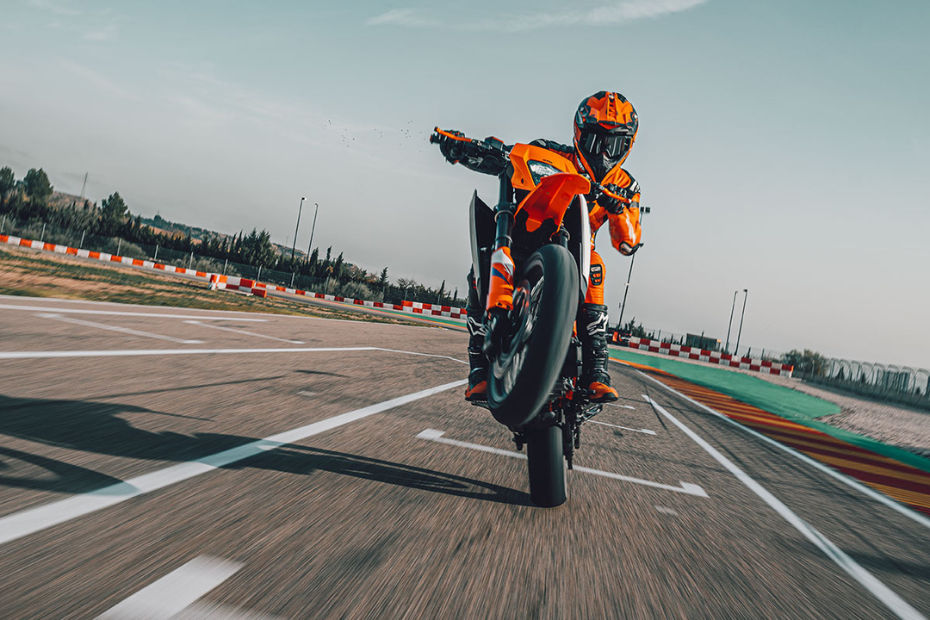 KTM 390 SMC R Specifications Revealed | BikeDekho
