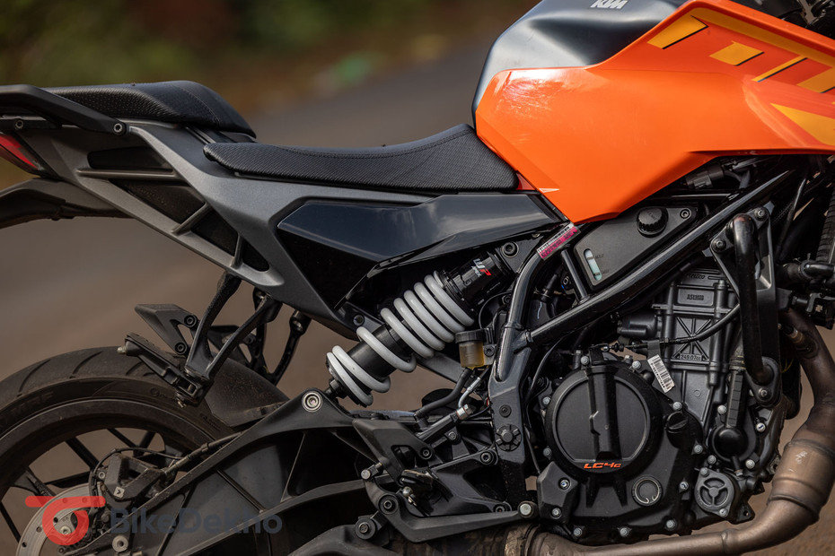 Hero Xtreme 250R vs KTM 250 Duke: Image Comparison: Auto Expo | BikeDekho