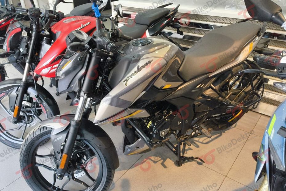 Bajaj Pulsar N160: Variants Explained. The Bike Has A Total Of Three ...