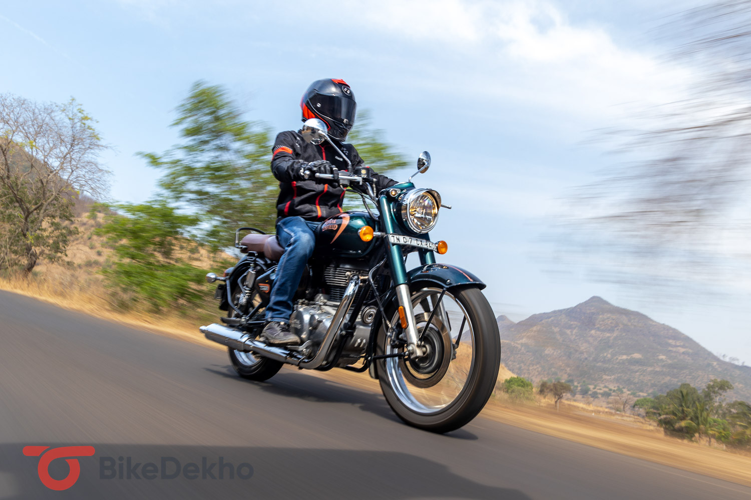 Royal Enfield Classic 350 Price - Mileage, Images, Colours | BikeDekho