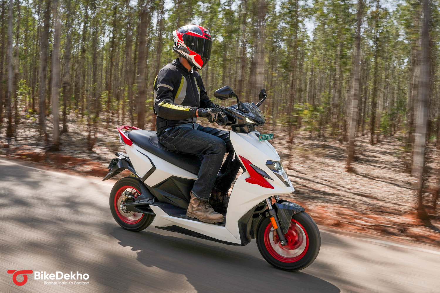 Simple One Price- Range, Charging Time, Speed, Images & Specs